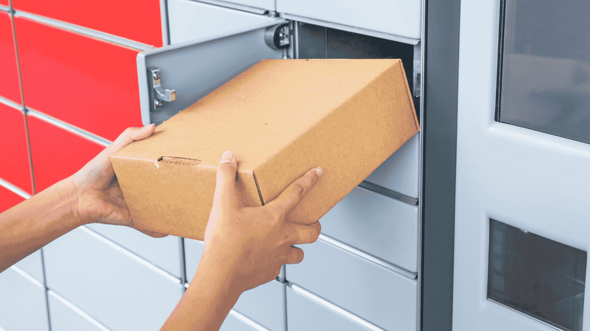 What is a USPS Parcel Locker and How Does It Work? - Boomset