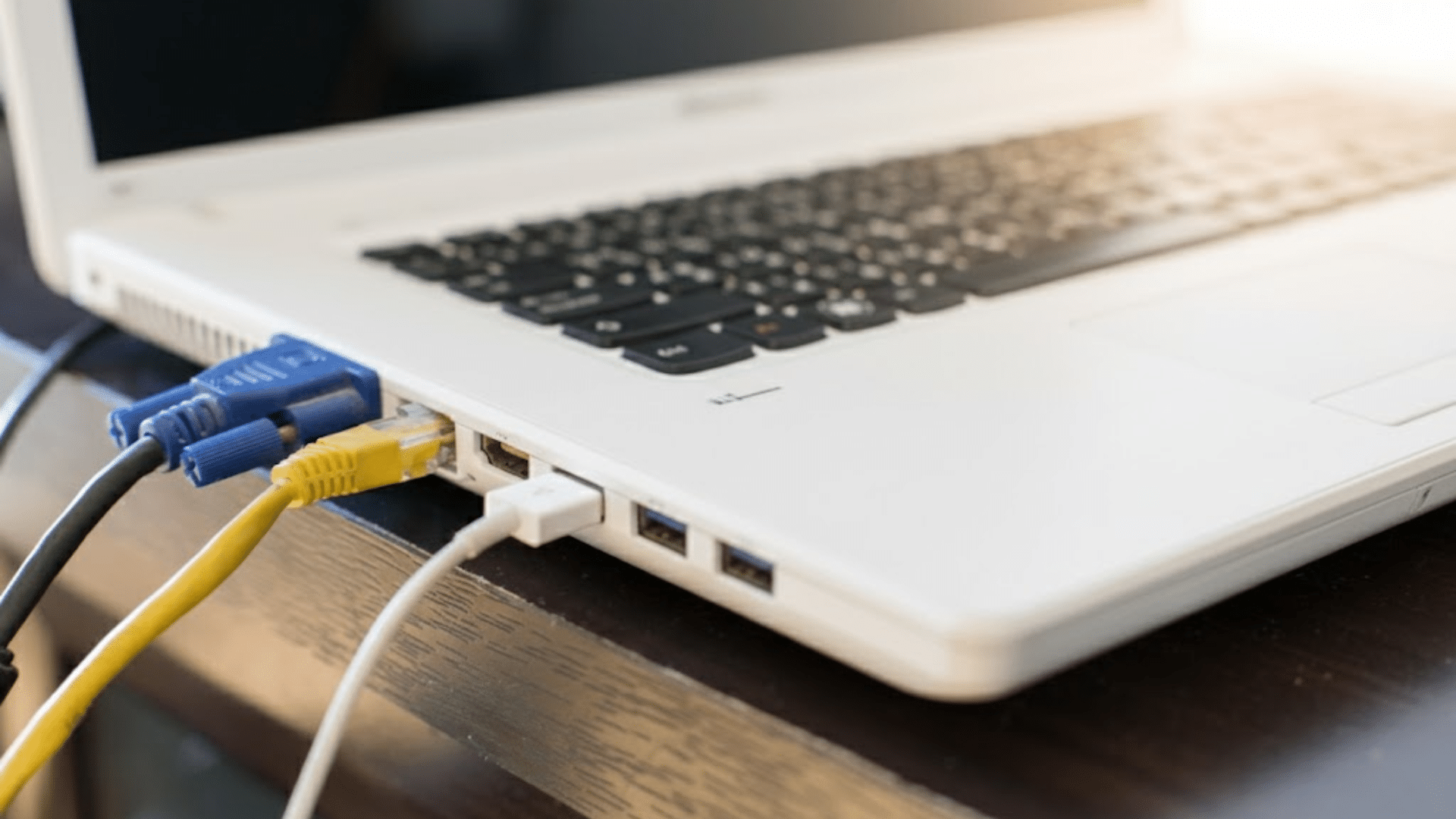 How to Connect a Laptop to a Monitor: Easy Instructions - Boomset